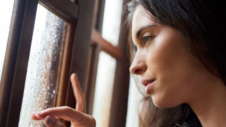 Post-Holiday Depression: Causes, Symptoms & Helpful Tips